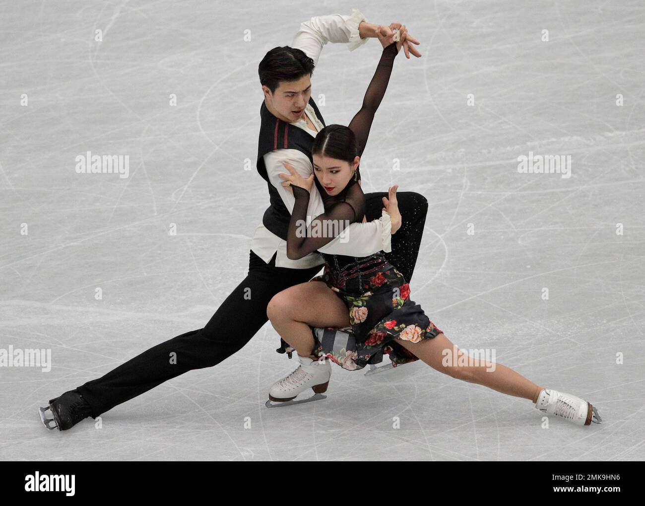 China's Wang Shiyue and Liu Xinyu perform their ice dance rhythm dance ...