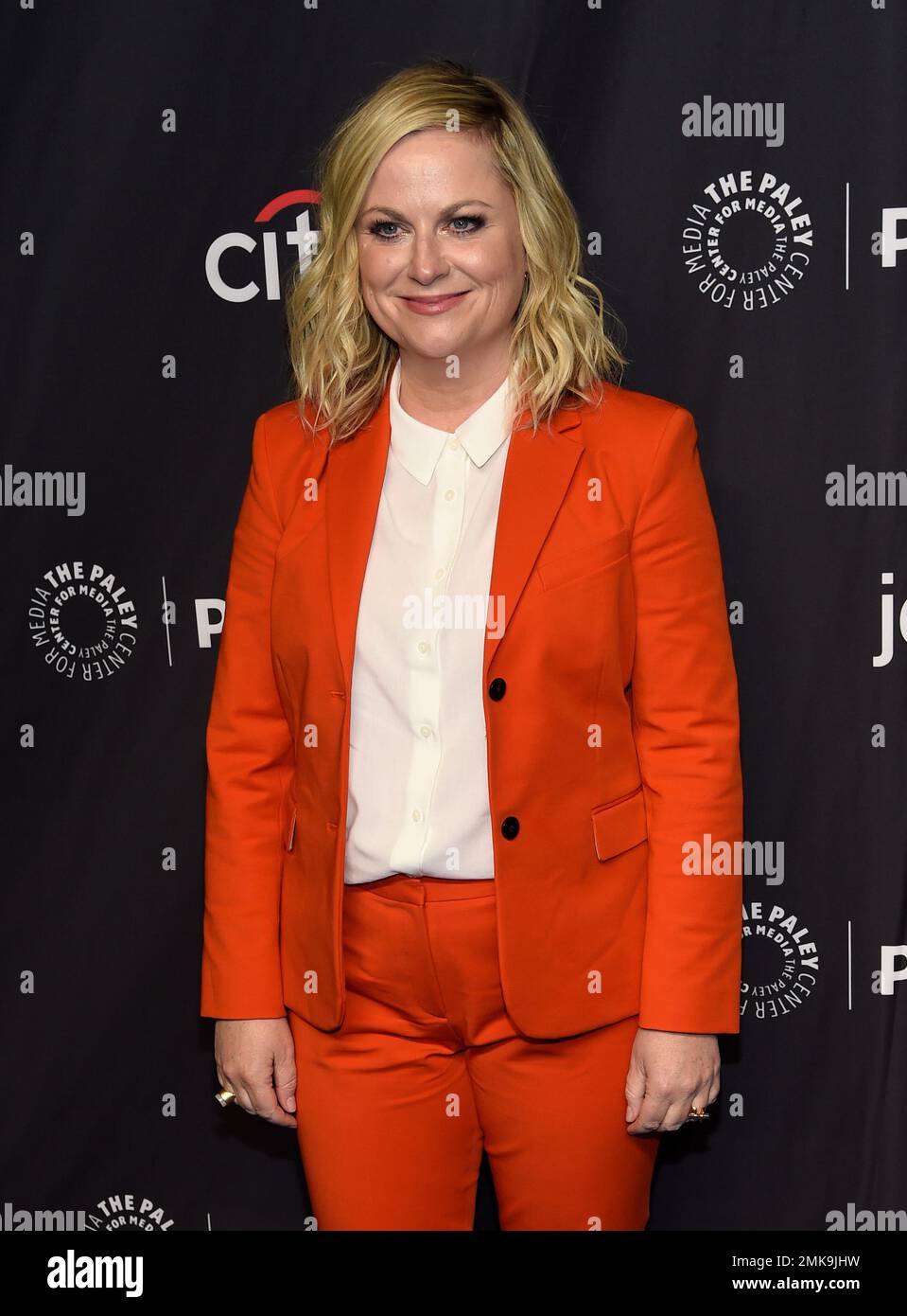 Amy Poehler arrives at the "Parks and Recreation" 10th anniversary ...