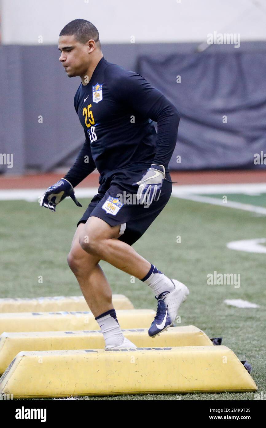 Pittsburgh linebacker Elijah Zeise (25) participates in drills during ...