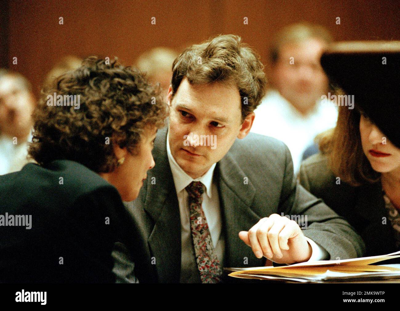 Deputy District Attorney Hank Goldberg confers with lead prosecutor ...
