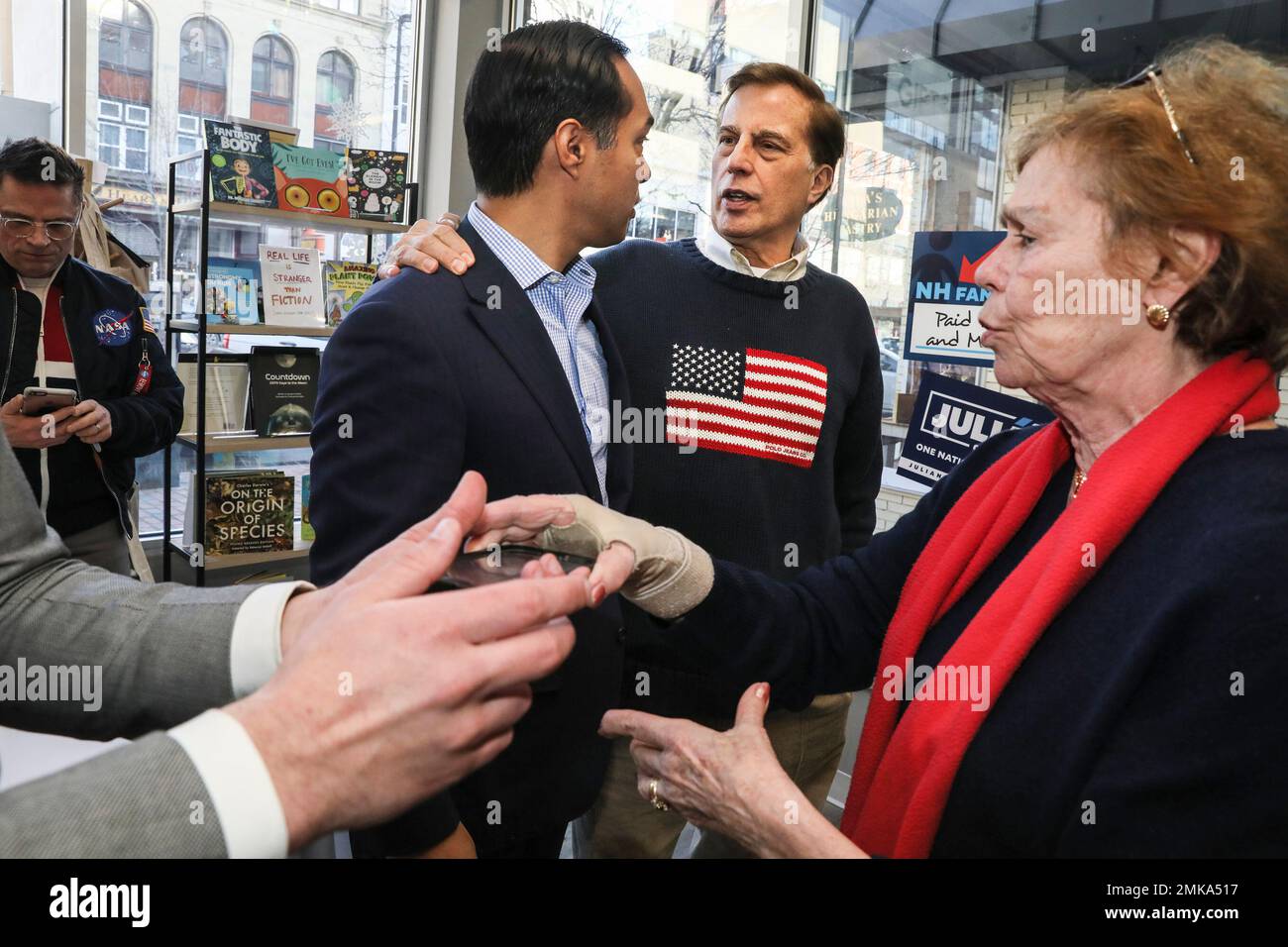 Frank Zito of Bedford, N.H., puts his arm around former Housing and ...