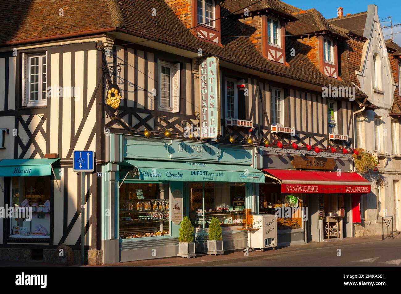 Old french bakery shop hi-res stock photography and images - Alamy