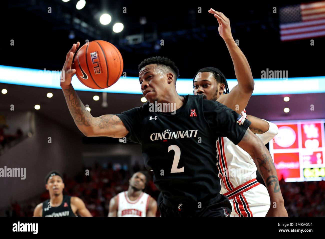 Houston, Texas, USA. 28th Jan, 2023. Cincinnati Bearcats guard Landers ...