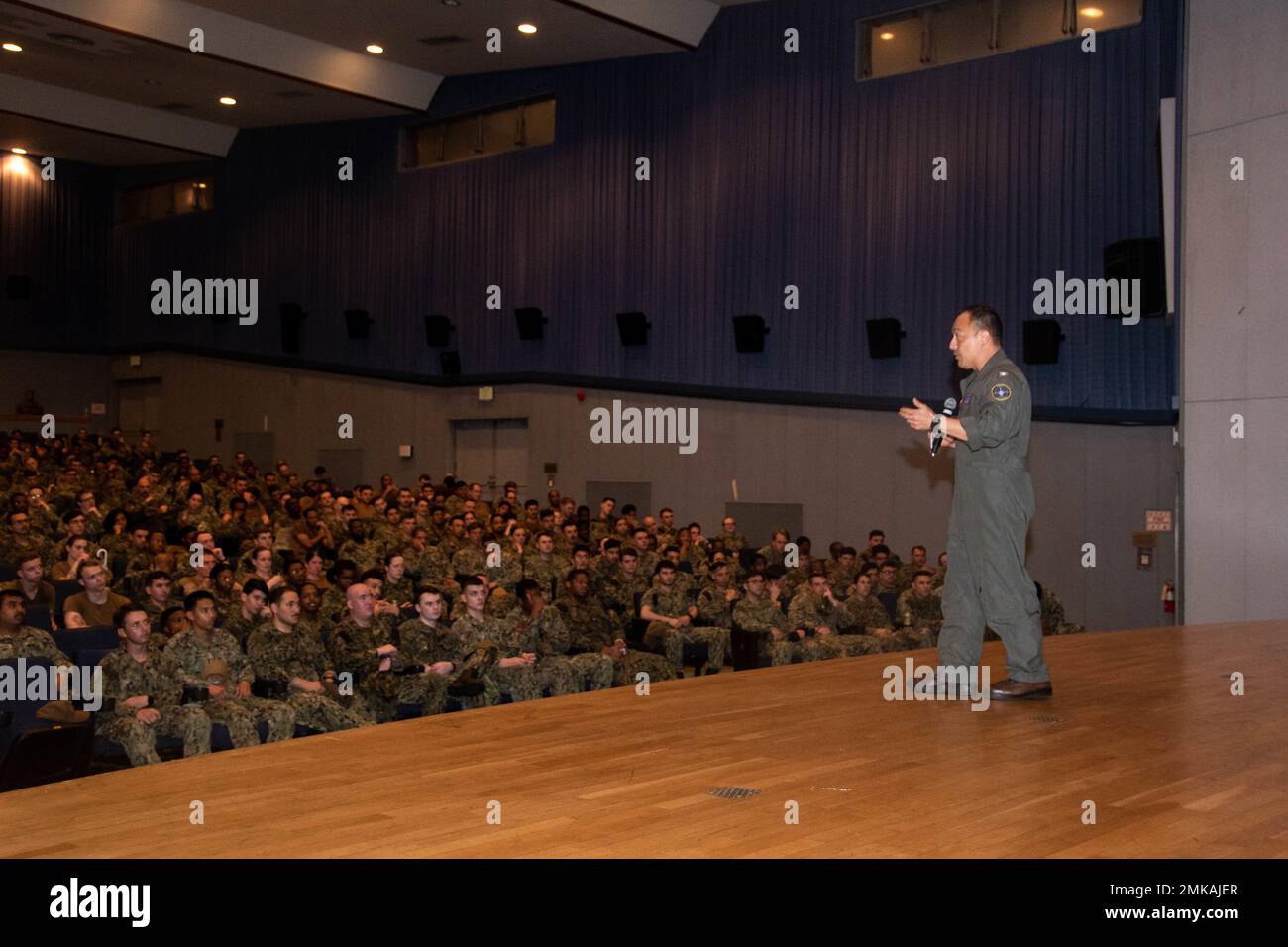 220907-N-BR419-1050 YOKOSUKA, Japan (Sept. 7) Capt. Fred Goldhammer ...