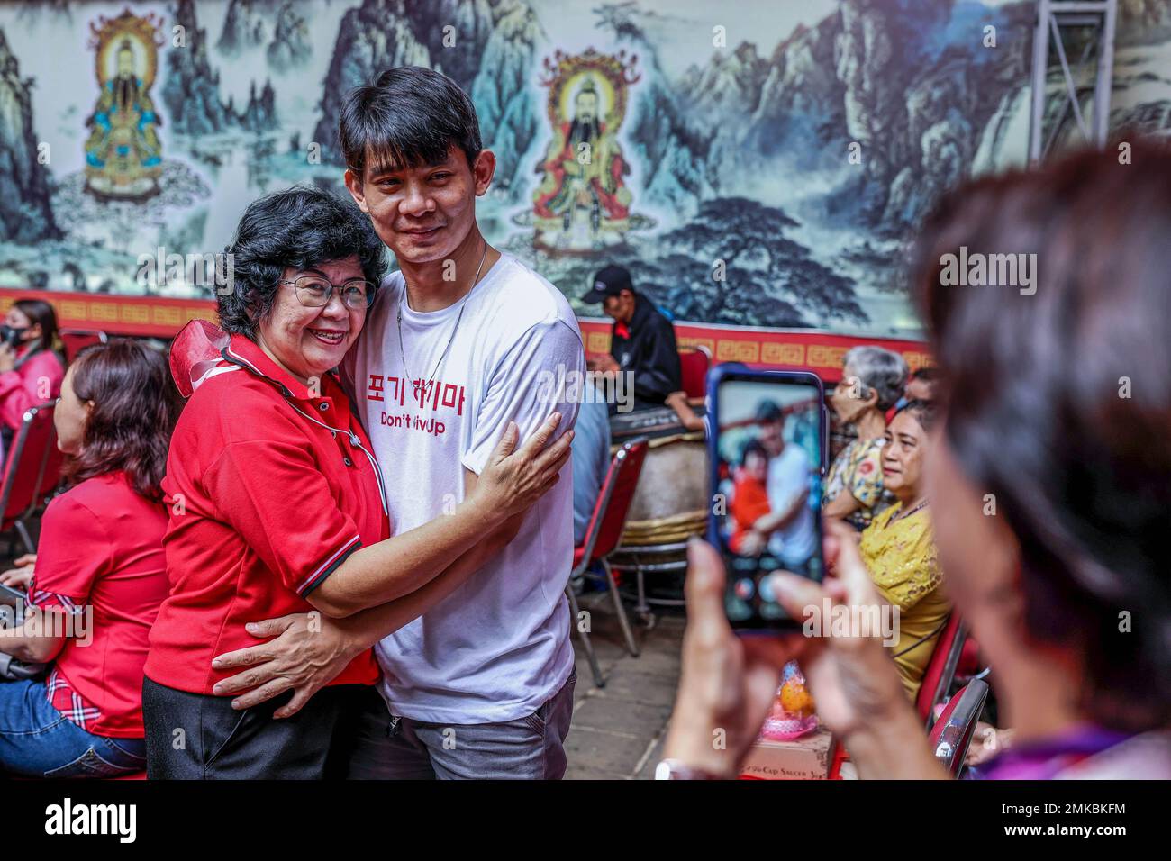 Woman teaching child washing hi-res stock photography and images - Alamy