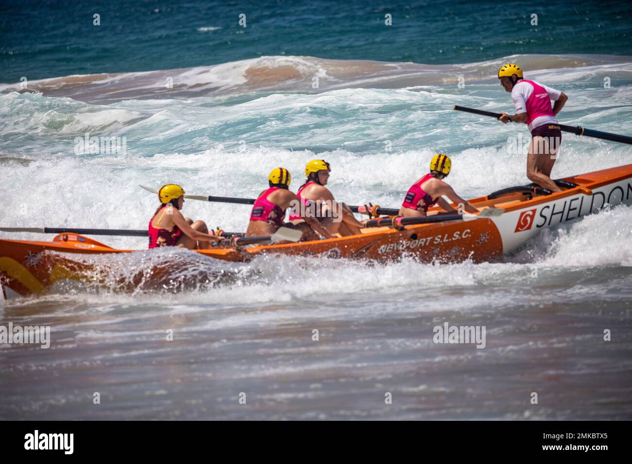 Women surfboat race hi-res stock photography and images - Alamy