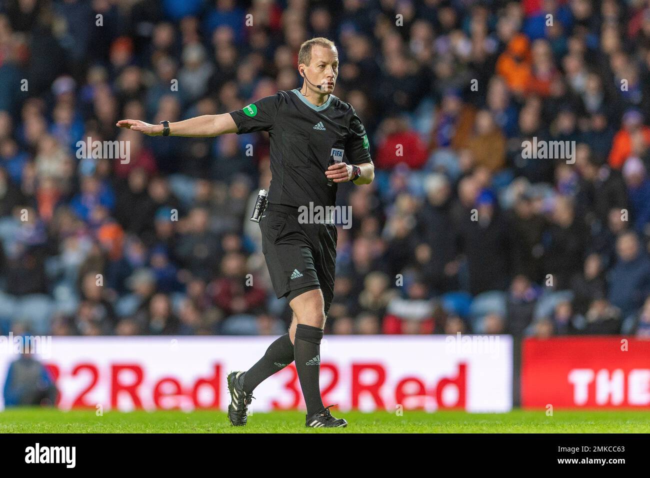 Referee willie collum hi-res stock photography and images - Alamy