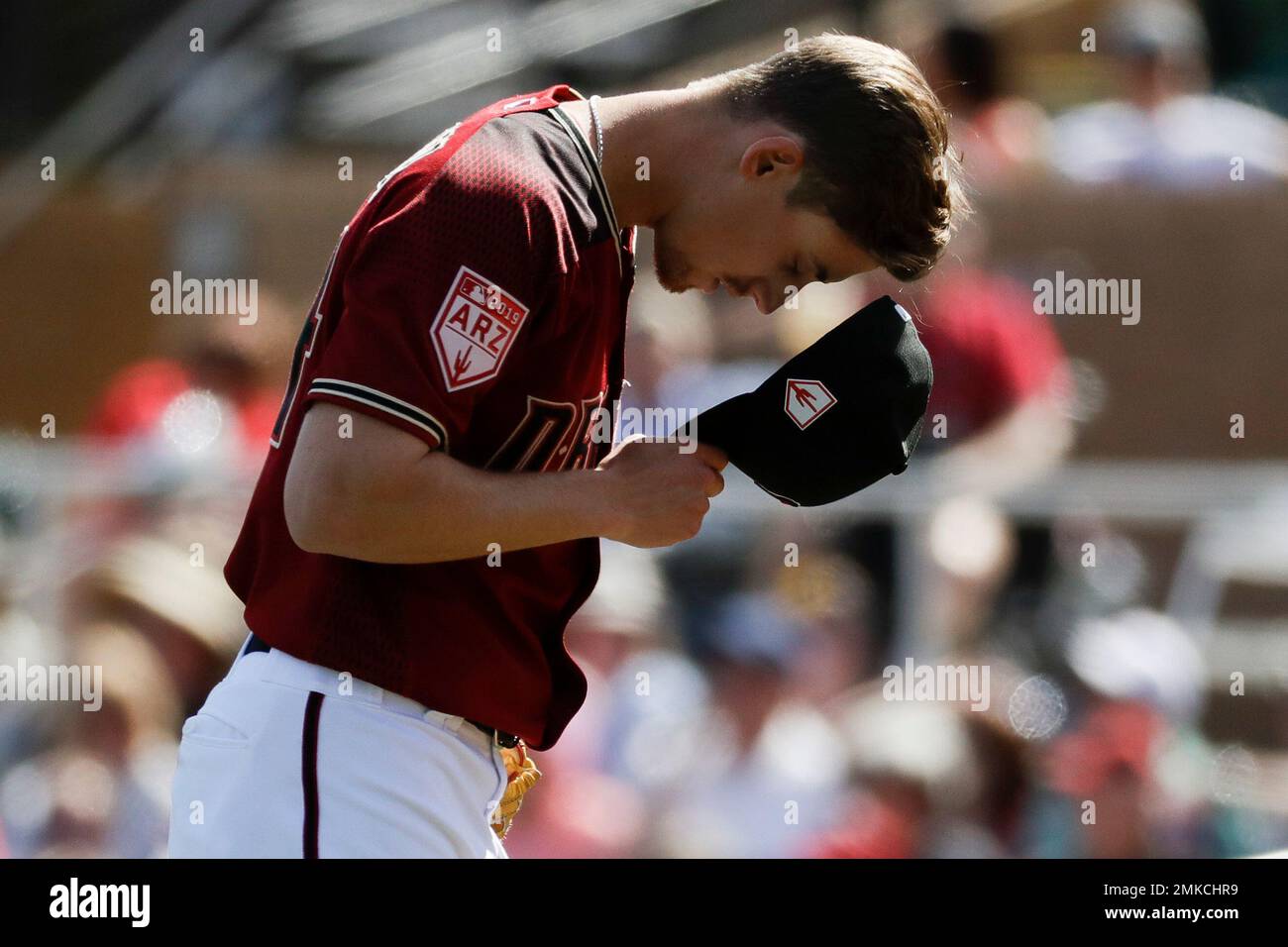 Arizona Diamondbacks starting pitcher Luke Weaver gets ready to throw ...