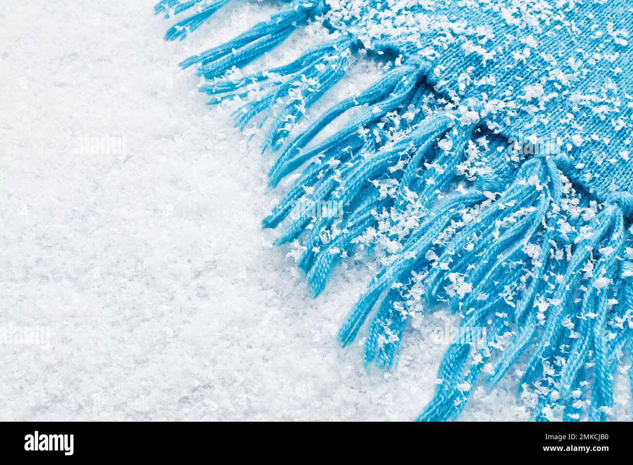 Blue snowflake scarf hi-res stock photography and images - Alamy