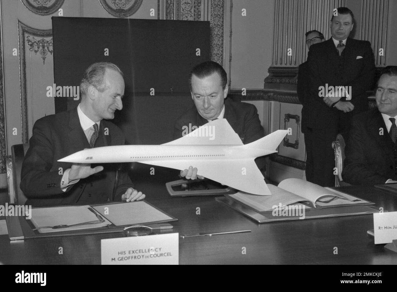 FILE - In this Nov. 29, 1962, file photo, Geoffroy de Courcel, left ...