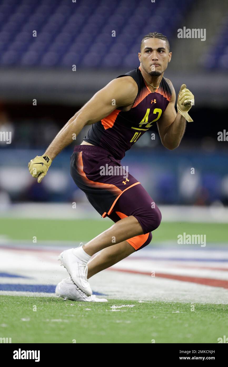 Oregon defensive lineman Jalen Jelks runs a drill during the NFL ...