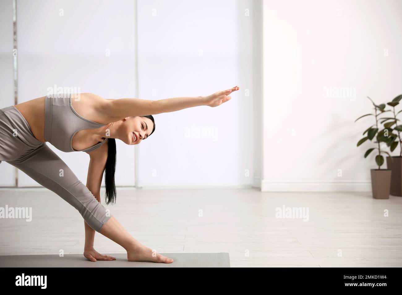 Utthita trikonasana pose hi-res stock photography and images - Alamy