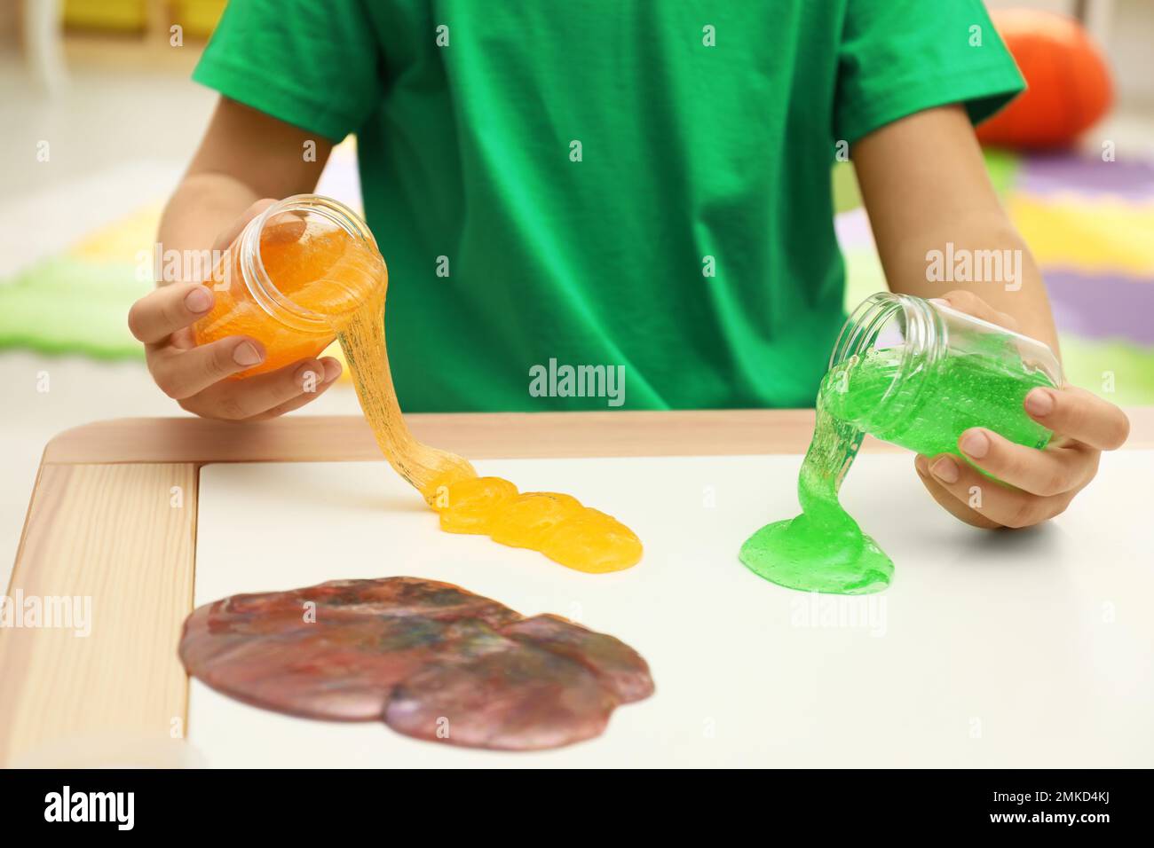 Slime pouring hi-res stock photography and images - Alamy