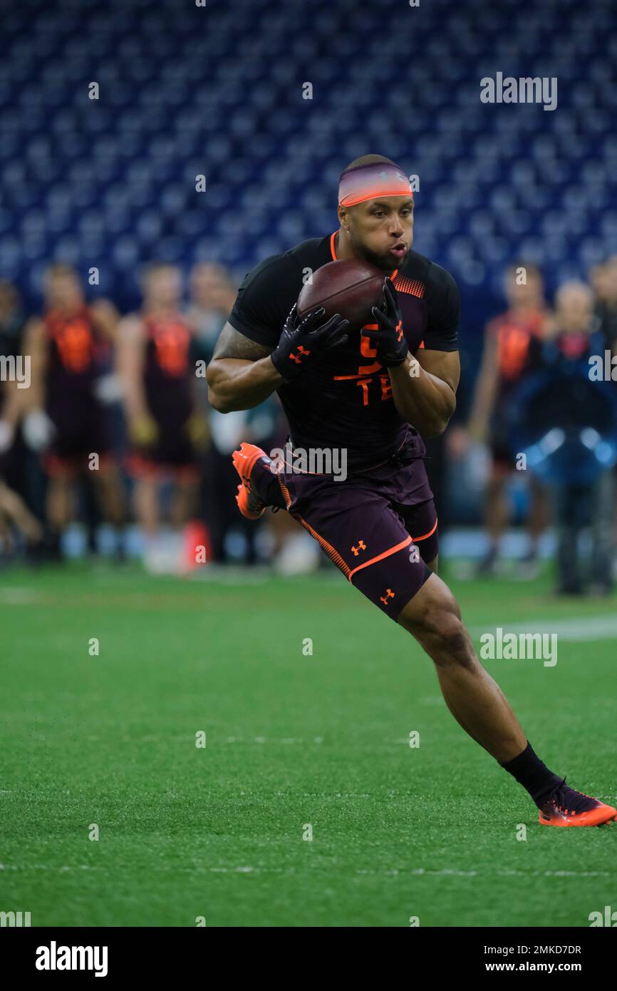 Notre Dame tight end Aliz? Mack runs in a drill at the NFL football ...