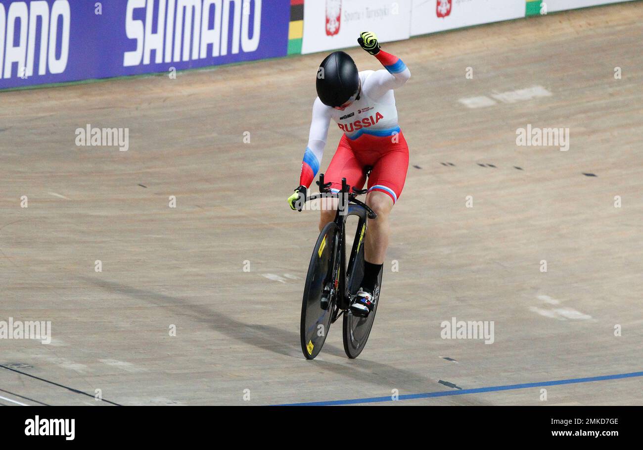 Russia's Daria Shmeleva celebrates winning the women's 500 m time trial ...
