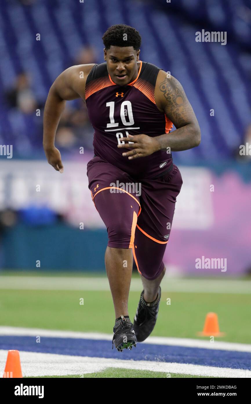 South Carolina offensive lineman Dennis Daley runs a drill during the ...