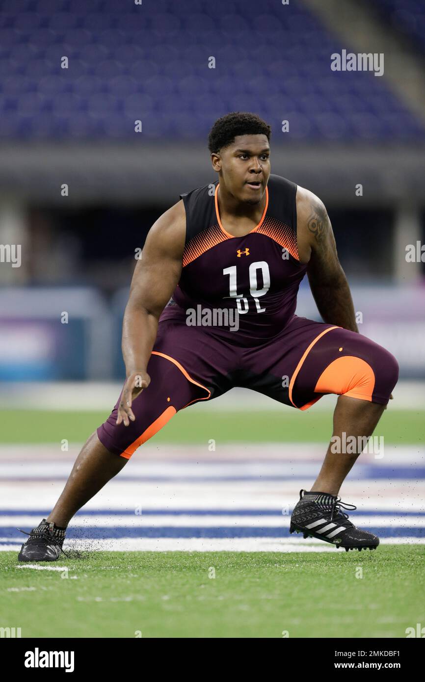 South Carolina offensive lineman Dennis Daley runs a drill during the ...