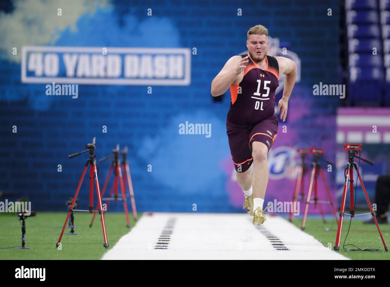 Wisconsin offensive lineman David Edwards runs the 40-yard dash at the ...