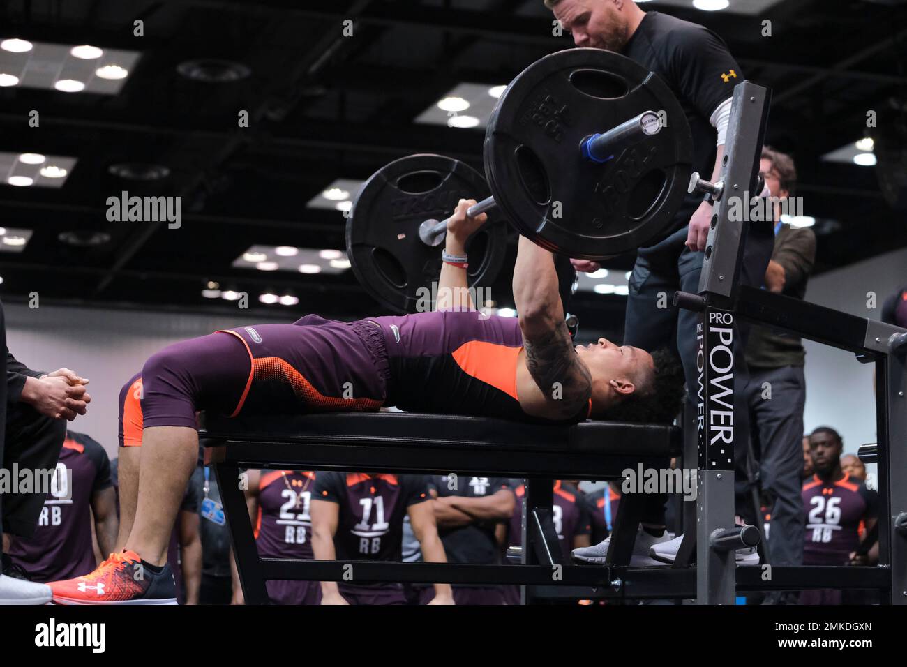 Kansas State running back Alex Barnes does he bench press at the NFL ...