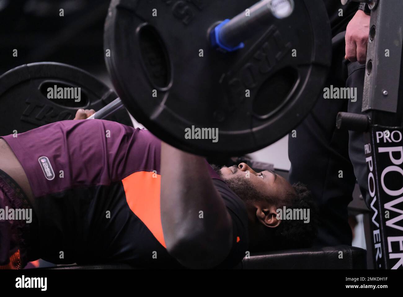 Ohio State offensive lineman Isaiah Prince does he bench press at the ...
