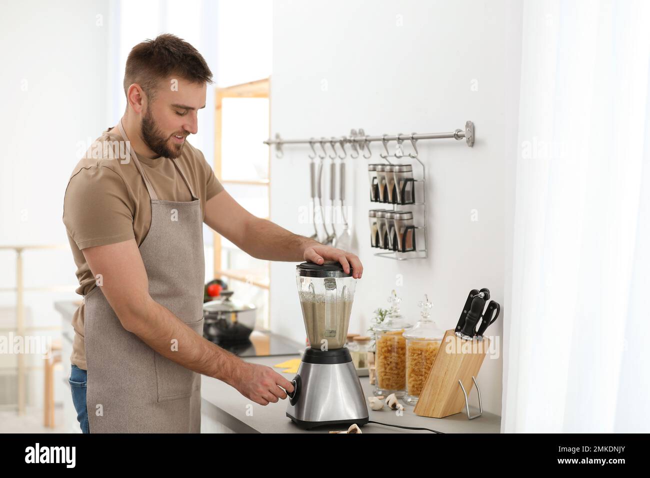 Man using blender in kitchen hi-res stock photography and images - Alamy