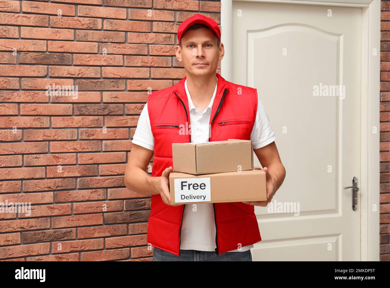 Free home delivery label hi-res stock photography and images - Alamy