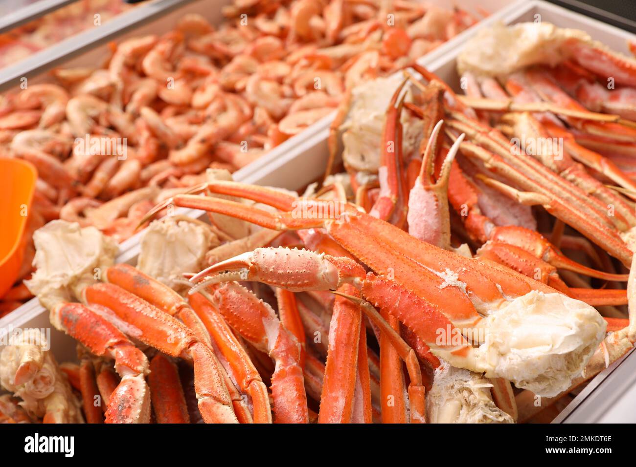 Fish shop display of crabs hi-res stock photography and images - Alamy