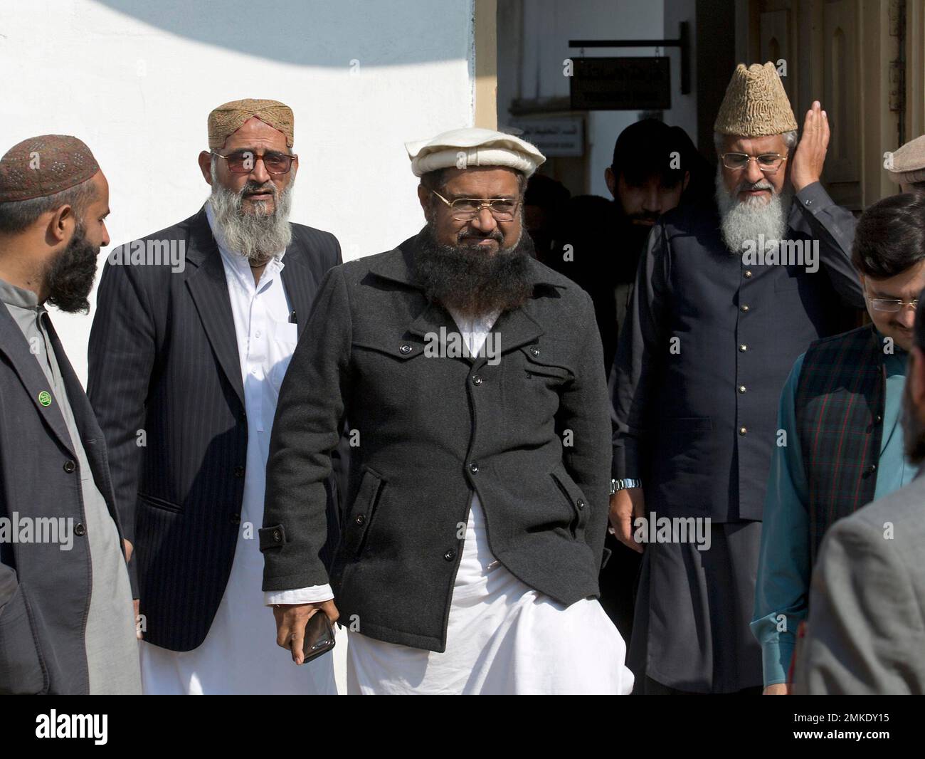 Fazlur Rehman Khalil, center, chief of the religious group Ansar-ul ...