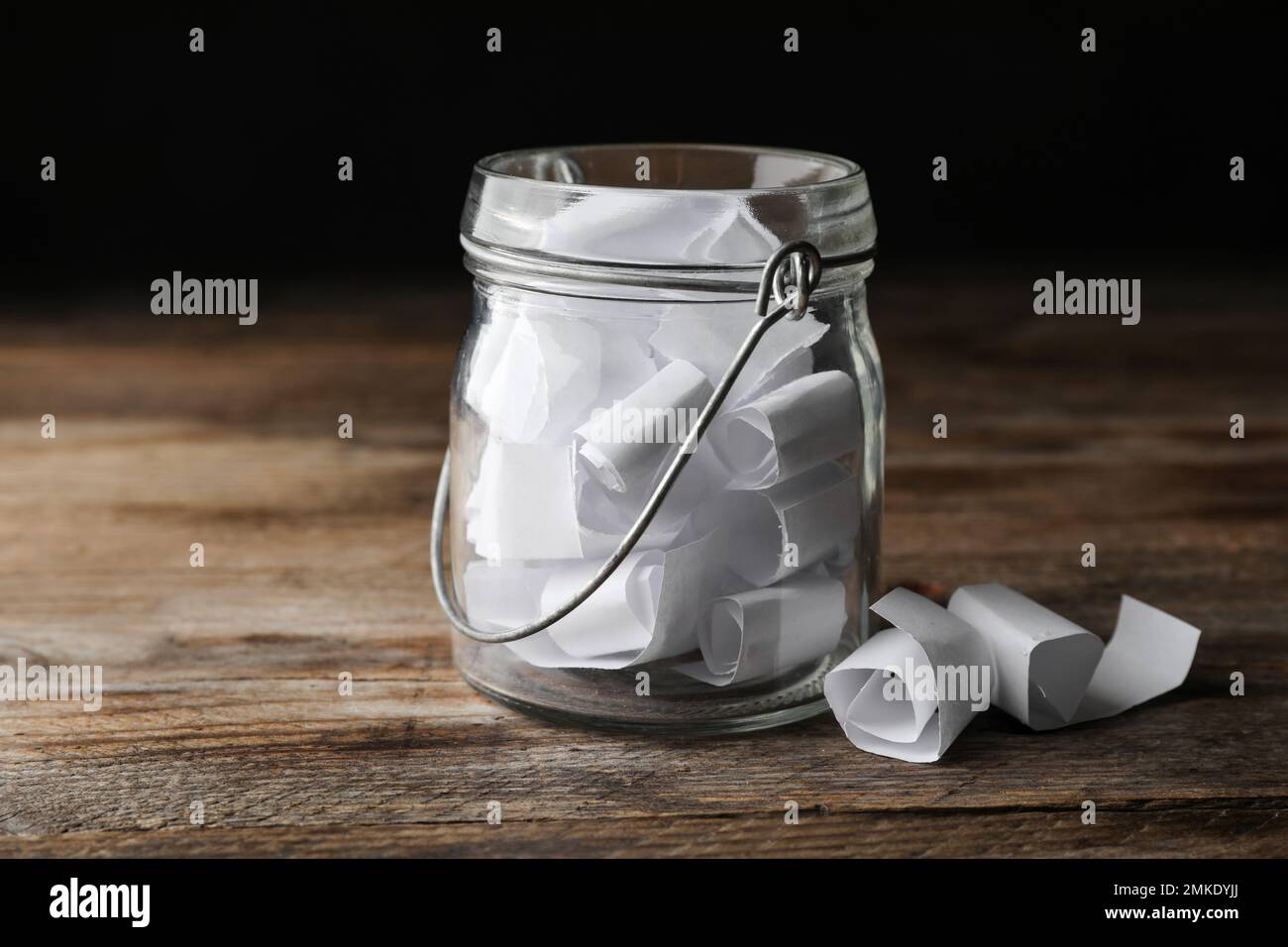 Random glass pieces hi-res stock photography and images - Alamy