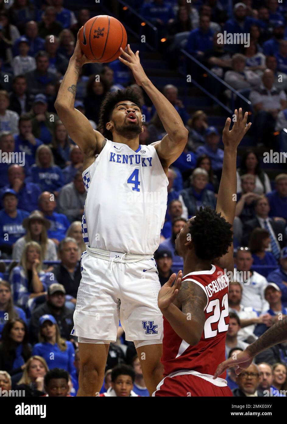 Kentucky's Nick Richards (4) shoots in front of Arkansas' Gabe ...