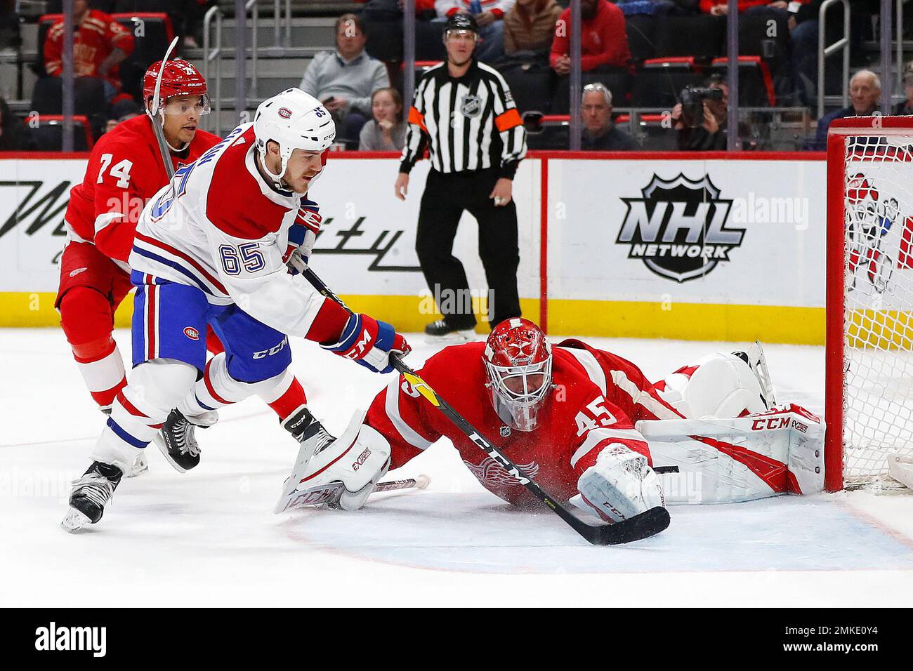 Montreal Canadiens right wing Andrew Shaw (65) scores on Detroit Red ...