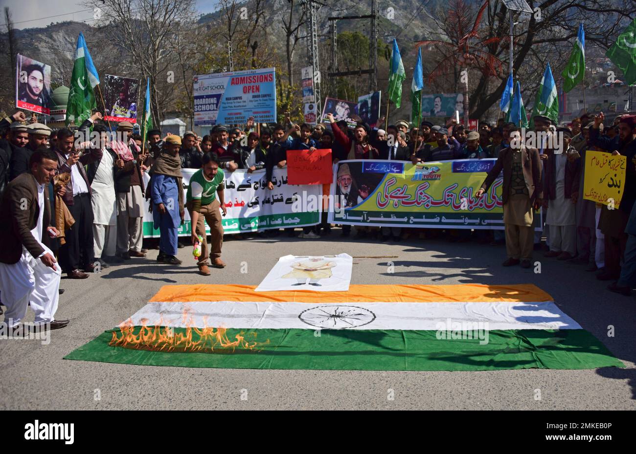 Pakistani Kashmiris burn a representation of Indian flag to denounce ...