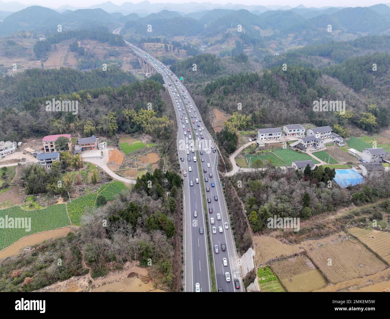 Aerial photo shows the return vehicles on Hangzhou-Ruili Expressway in ...