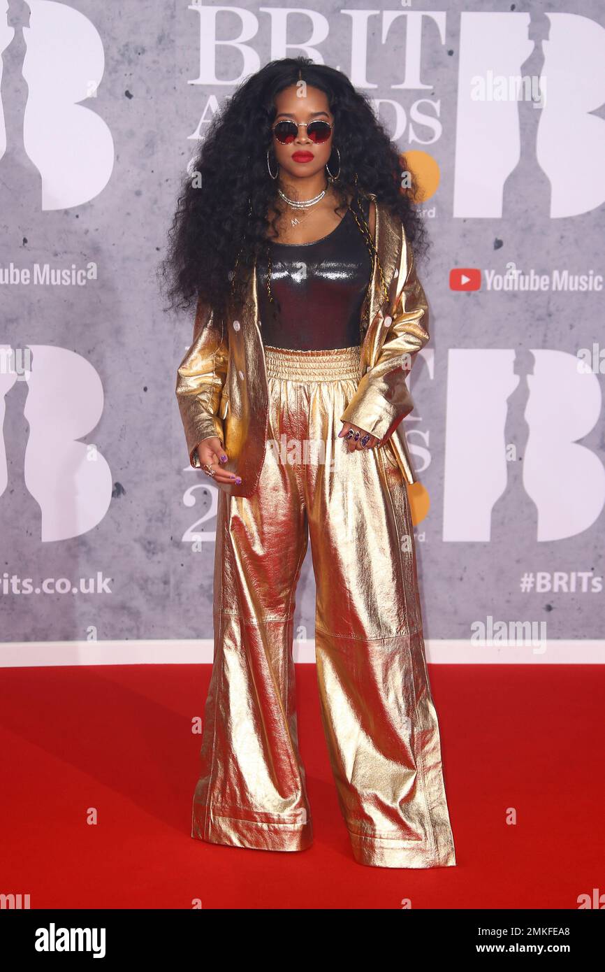 Singer Gabi Wilson, or H.E.R. poses for photographers upon arrival at ...
