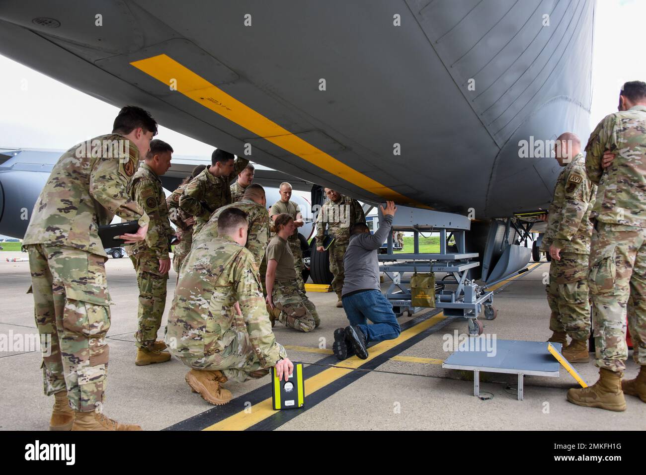 Guardsmen with the Pennsylvania, Ohio, Michigan, Wisconsin and Main Air ...