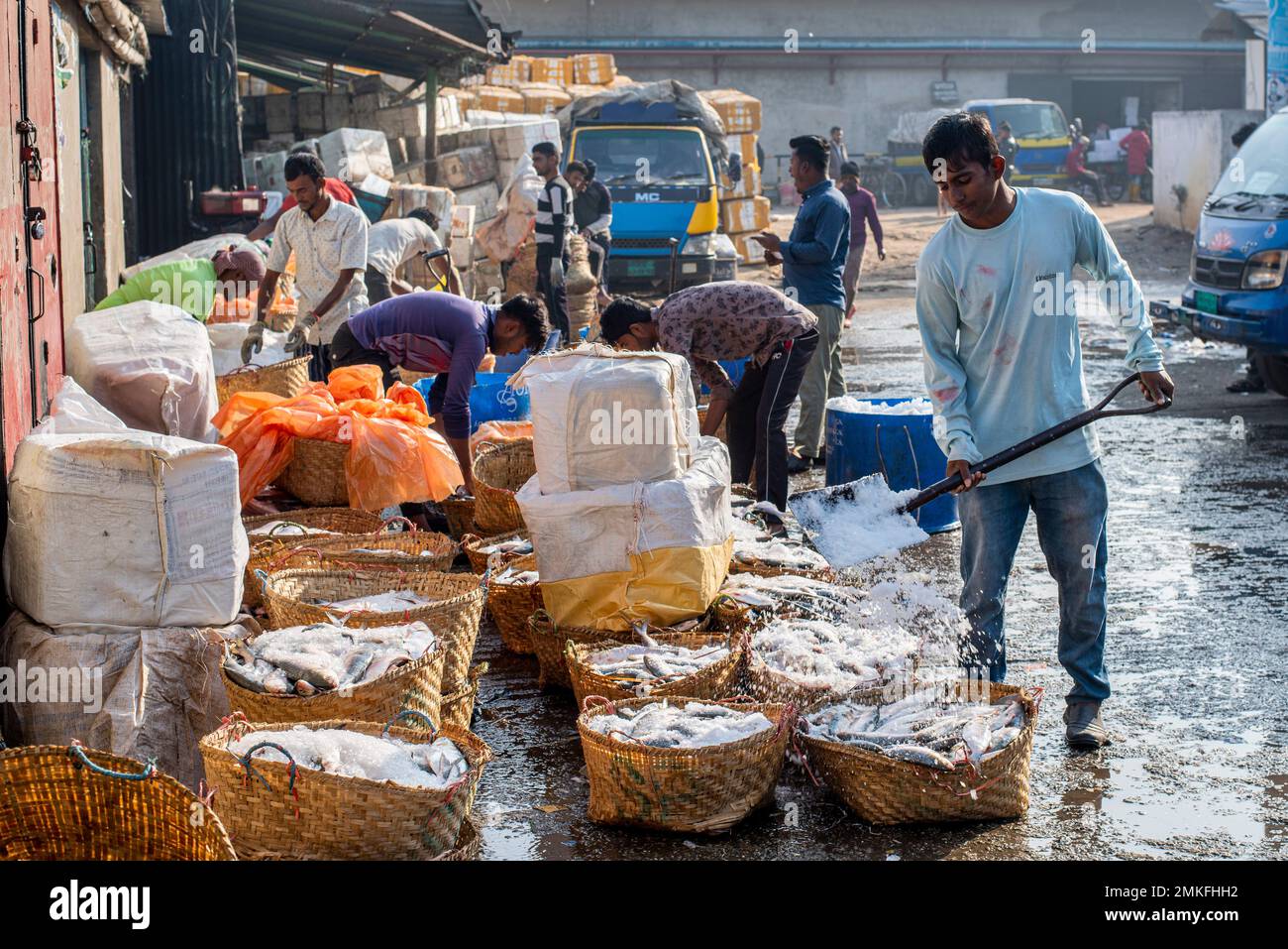Chittagong fishing ghat hi-res stock photography and images - Alamy