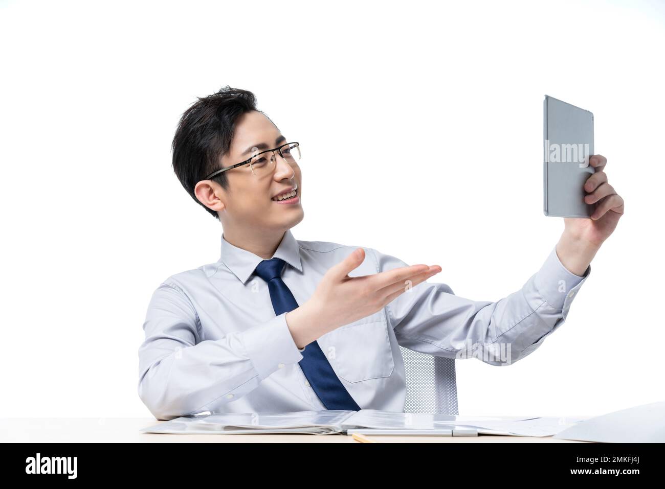 Young business men to use tablet Stock Photo - Alamy