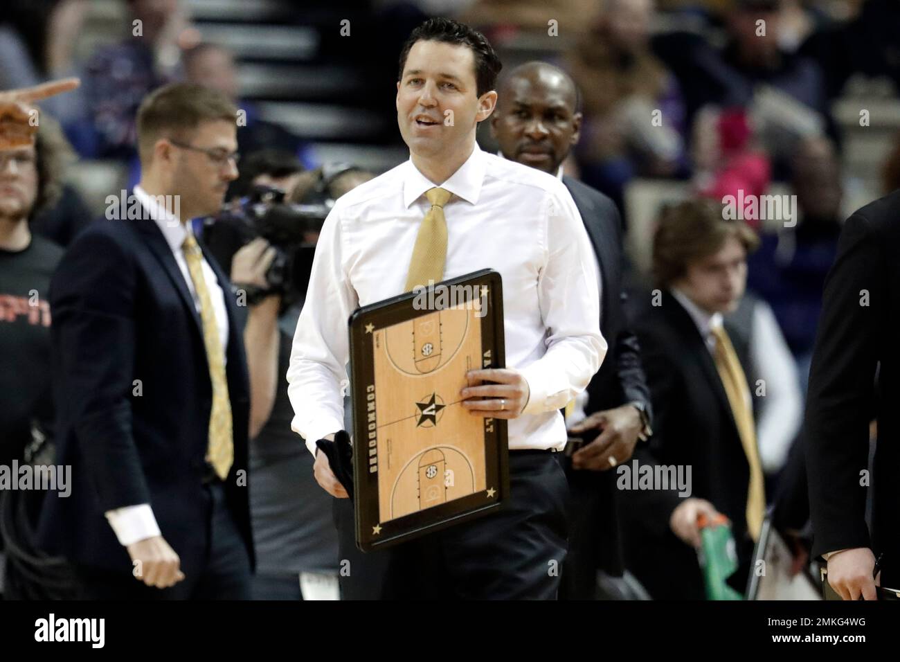 Vanderbilt head coach Bryce Drew talks to his players in the second ...