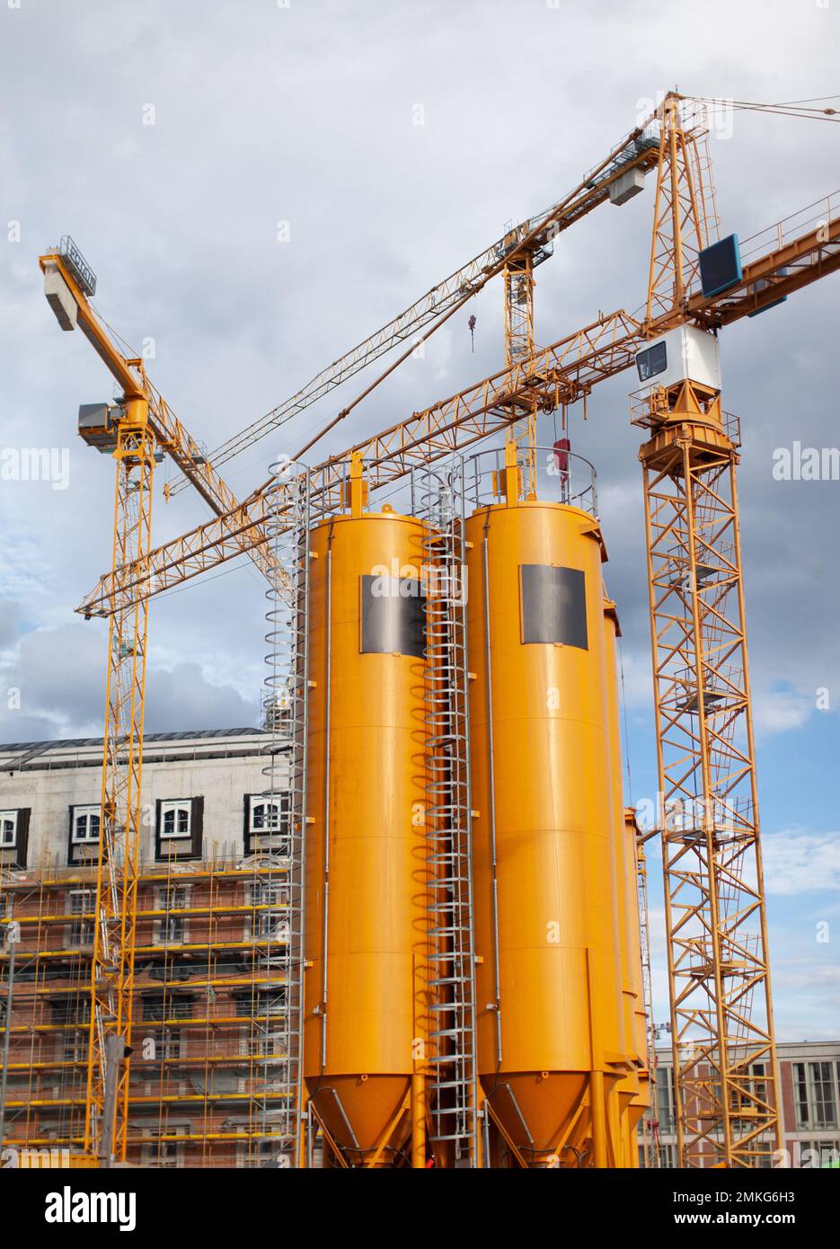 Yellow tanks hi-res stock photography and images - Alamy