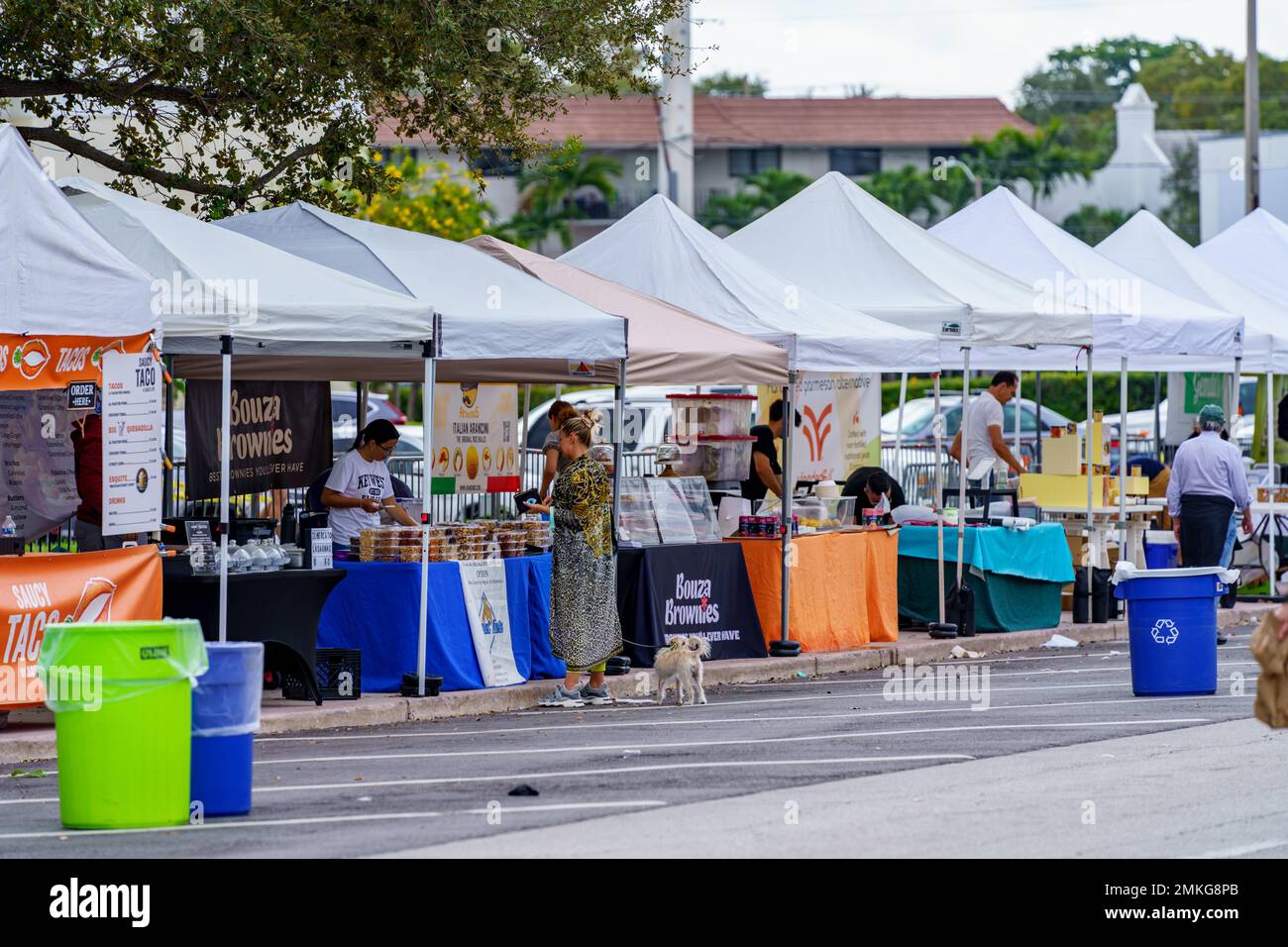 Weekend farmers market hi-res stock photography and images - Alamy