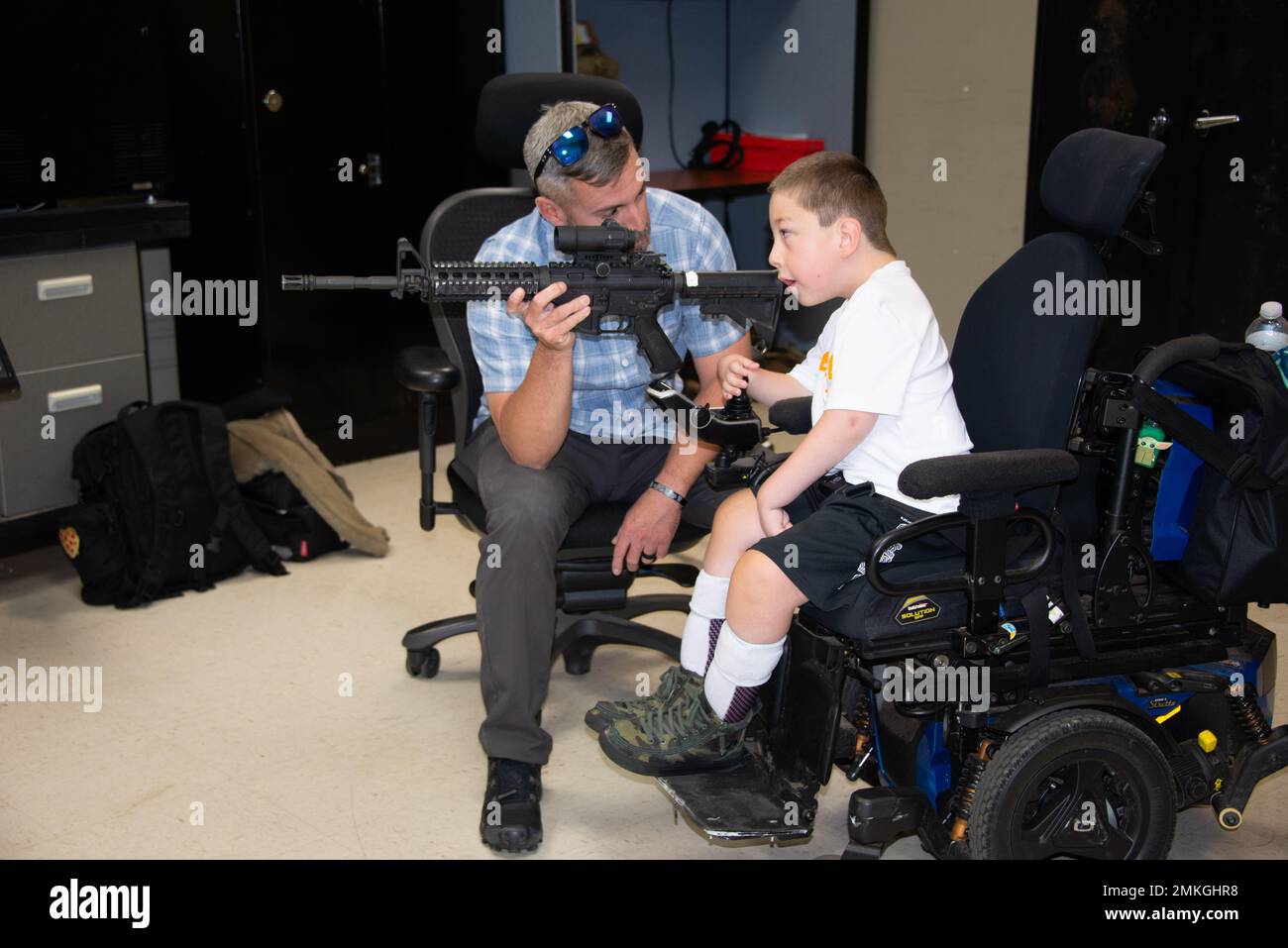 MCGHEE TYSON AIR NATIONAL GUARD BASE, Tenn.- Elliott Crabtree, age 7 ...