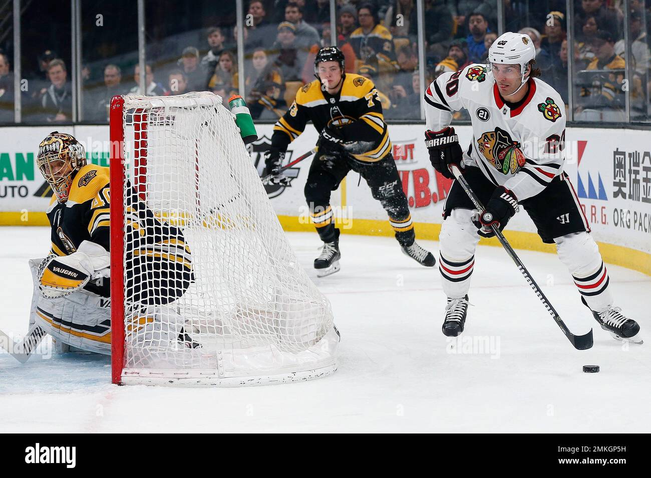 Chicago Blackhawks' Brandon Saad (20) brings the puck behind Boston ...