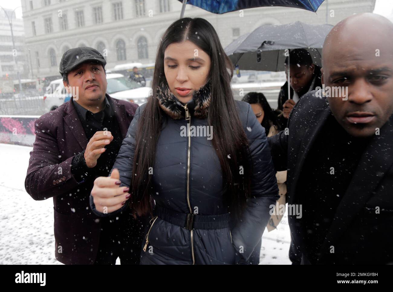 Emma Coronel Aispuro, center, wife of Joaquin "El Chapo" Guzman ...
