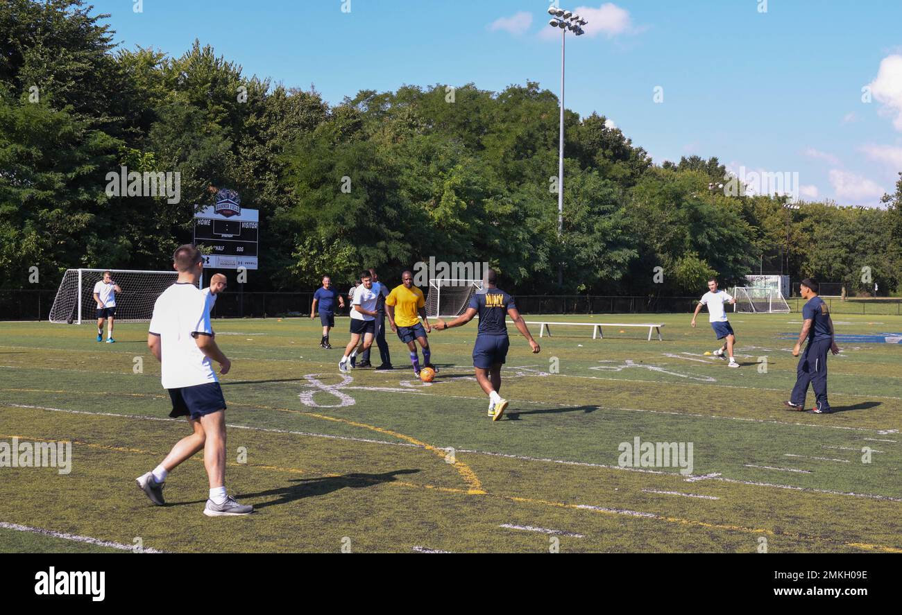 BALTIMORE (Sept. 9, 2022) - Service members assigned to the USS ...