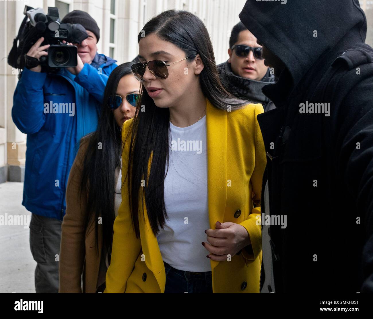 Emma Coronel Aispuro, center, wife of Joaquin "El Chapo" Guzman ...