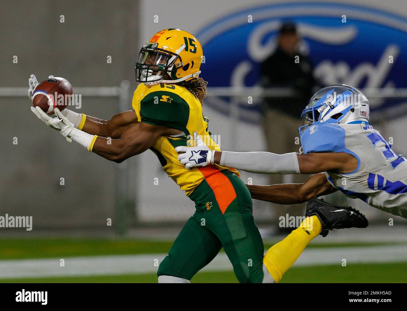 Arizona Hotshots wide receiver Rashad Ross (15) catches a first half ...