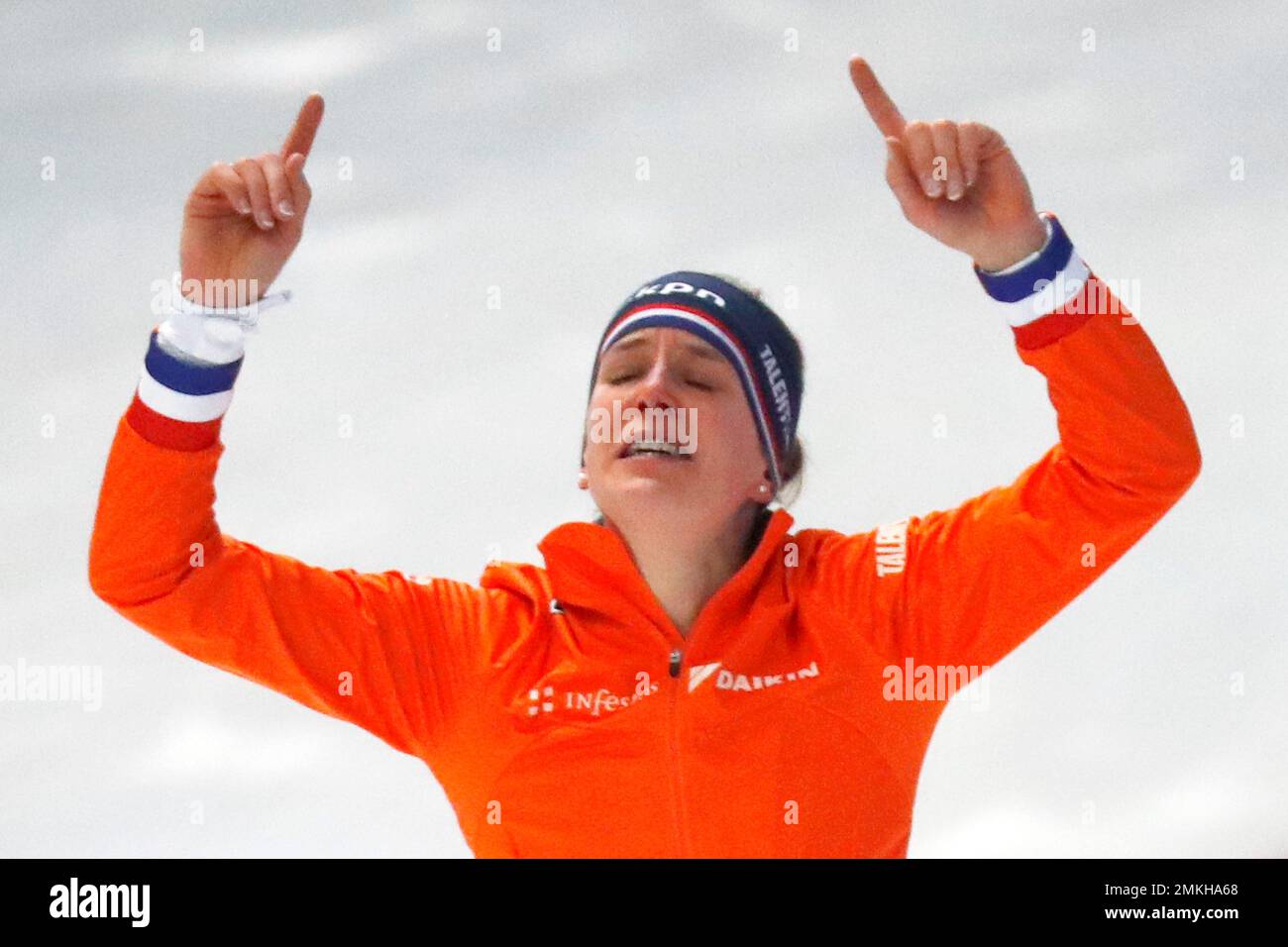 A crying new world champion Netherlands' Ireen Wust dedicates her ...