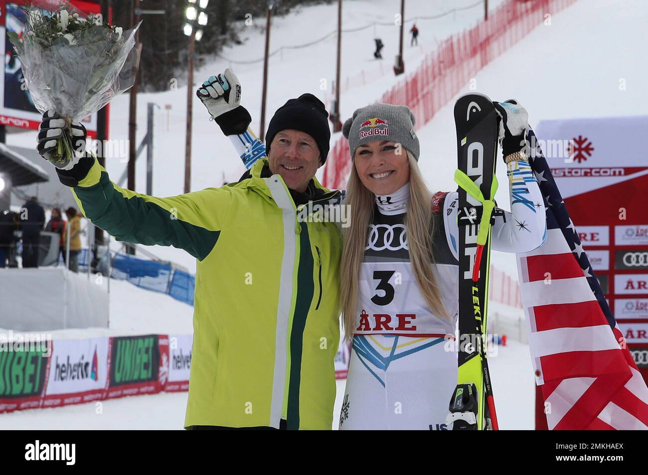 Bronze medalist United States' Lindsey Vonn poses with ski great ...