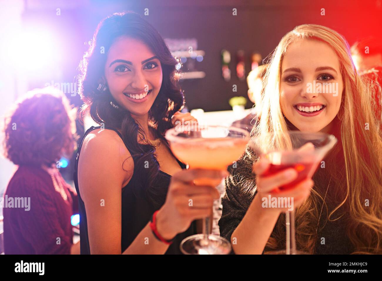 Women cocktails bar hi-res stock photography and images - Alamy