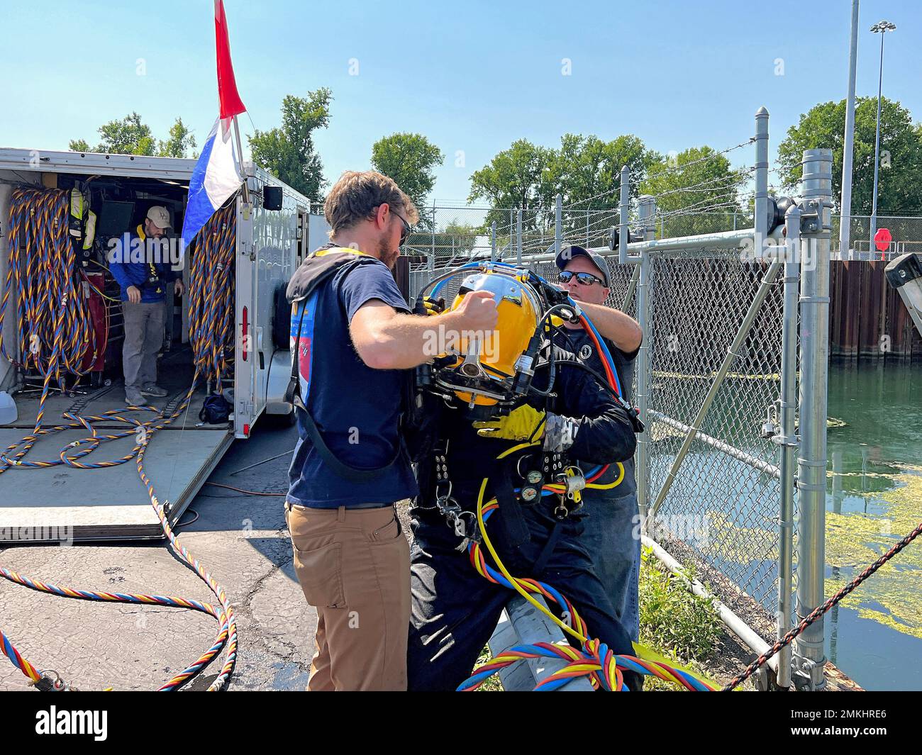 The Army Corps of Engineers, Buffalo District, dive team members ...